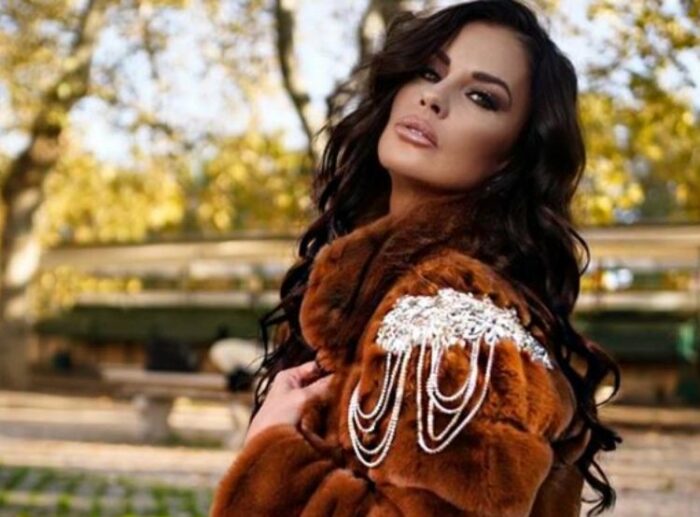 Antonella Mosetti è una bomba: bikini selvaggio - FOTO