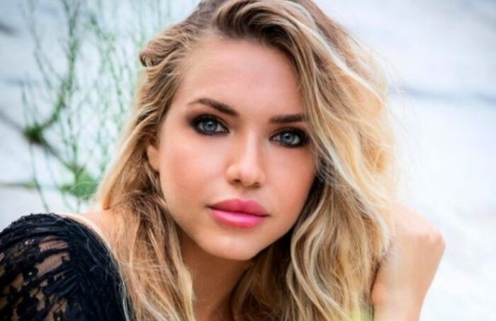 Carolina Rey più bella che mai: trasparenze e gonnellina corta - FOTO