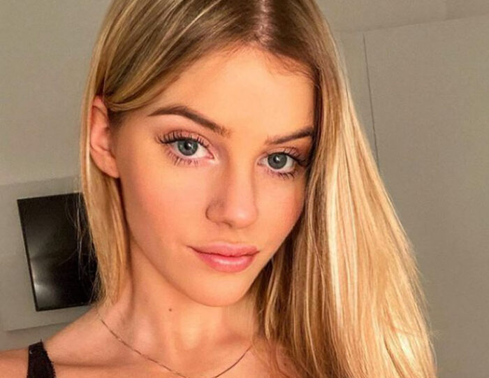 Sara Croce, scollatura profonda. I fan: "Ma non c'è solo quella" - FOTO