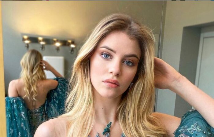 Sara Croce, il top esalta le curve: scollatura da urlo e boom di like ...