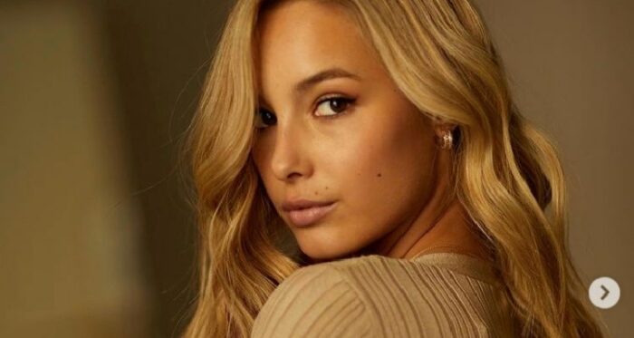 Viky Varga, look primaverile incanta il web: lady Pellè è stupenda - VIDEO