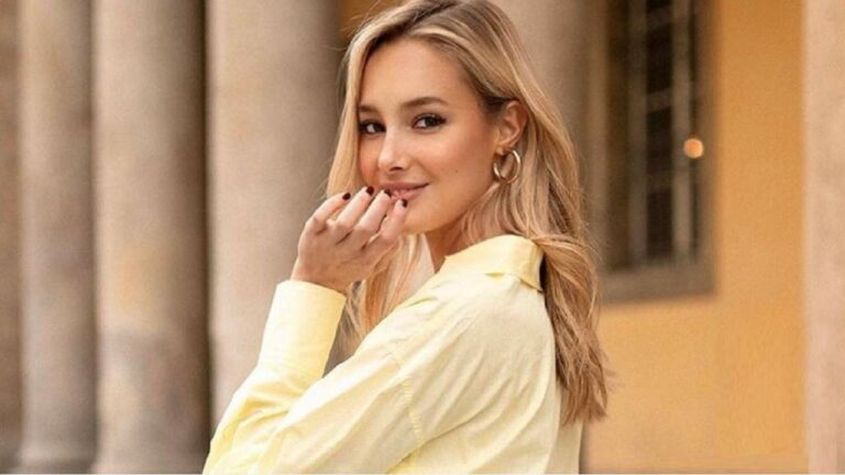 Viky Varga si gode l'estate e si mette in costume: 'balcone' in primo piano