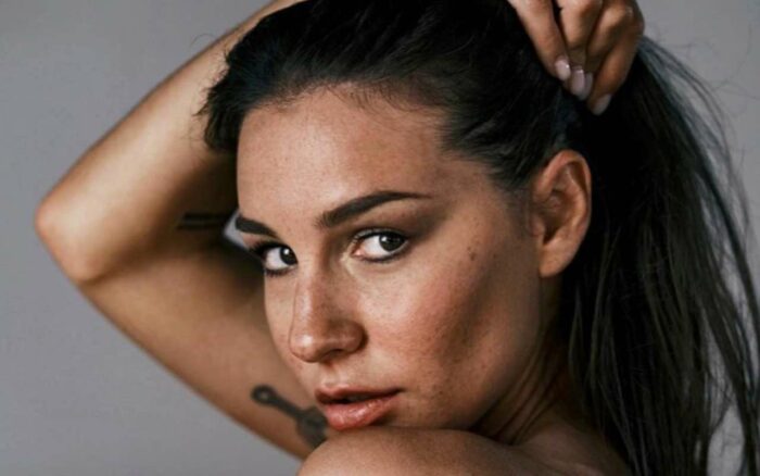 Giorgia Crivello si mette in posa e toglie tutti i vestiti: che curve ...