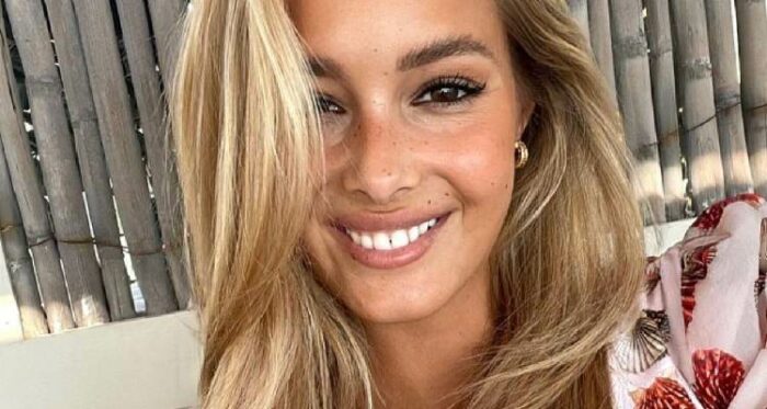 Viky Varga torna nella sua città natale: vestito corto, bellezza unica!