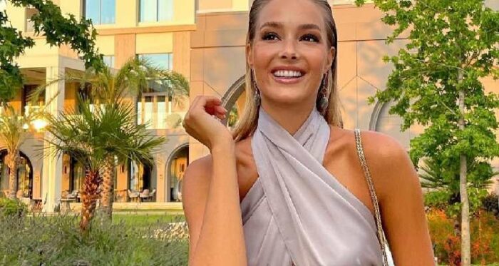 Viky Varga, sensuale sfilata esalta gambe stupende: 'Summer nights'