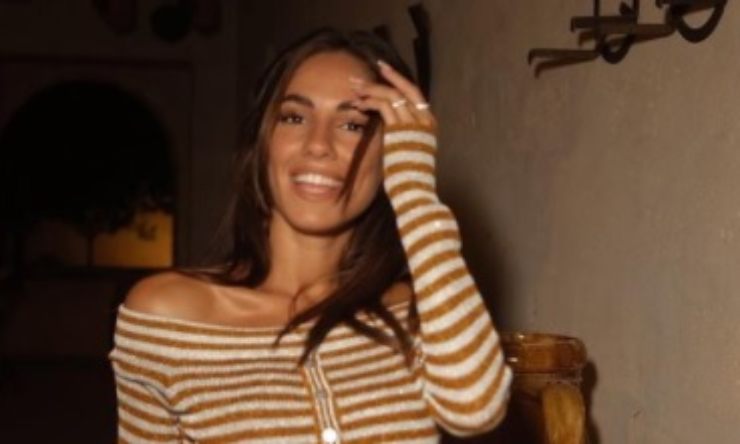 Giulia De Lellis, giacca aperta e reggiseno: i fan notano il dettaglio ... Giulia De Lellis, giacca aperta e reggiseno: i fan notano il dettaglio ...