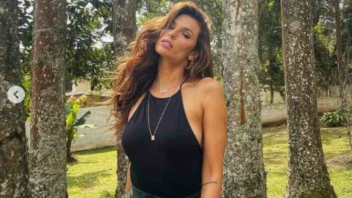 Dayane Mello statuaria: la doccia è bollente, infarto assicurato