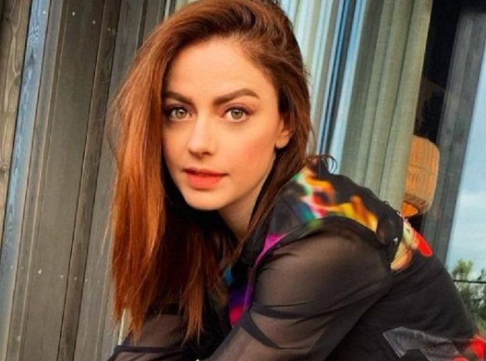 Annalisa, vestito mini e gambe in bella vista: "Non mi fermo"