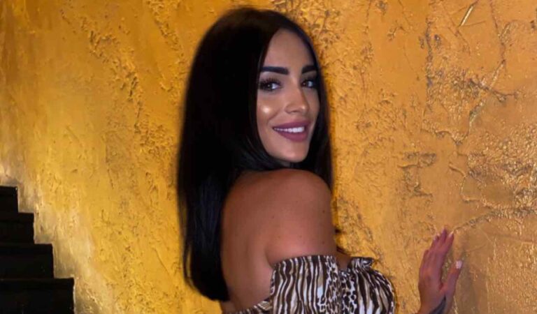 Alessia Messina, look animalier e top da urlo: sensualità senza limiti