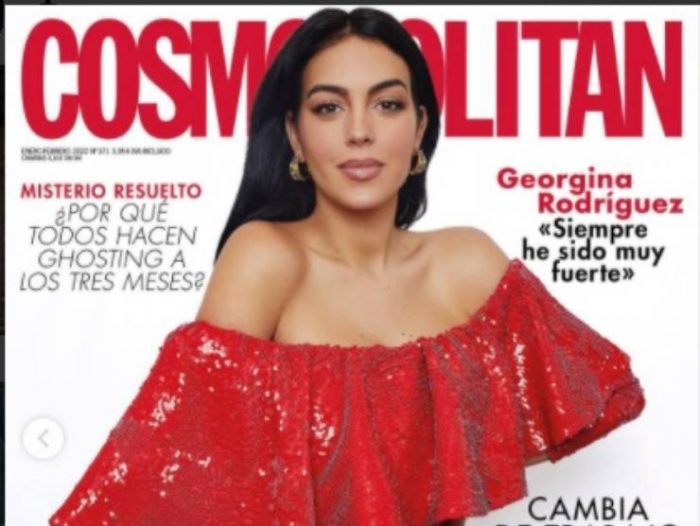 Georgina Rodriguez si mette in copertina: il vestito mostra troppo