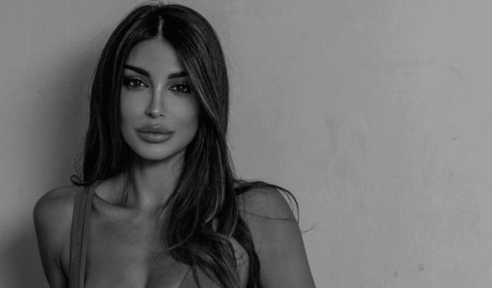 Cristina Buccino, il body esalta le curve: mamma che 'bombe'