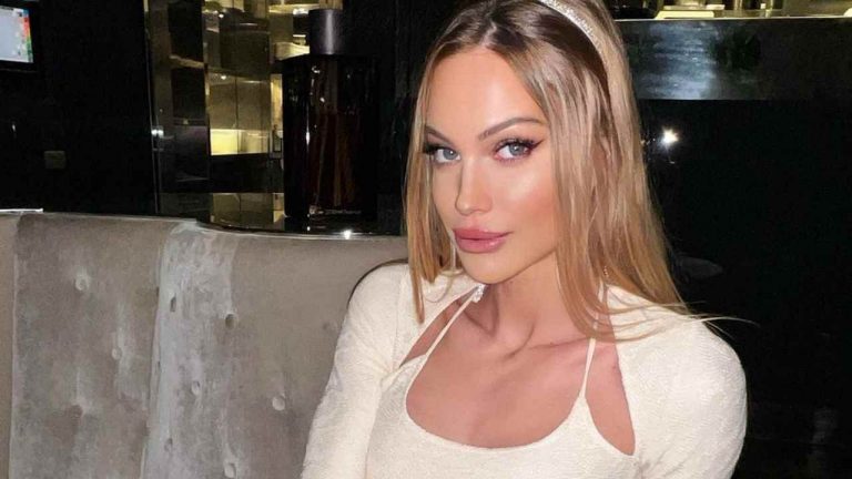 Taylor Mega, l'underboob ammalia i fan: il video provocante