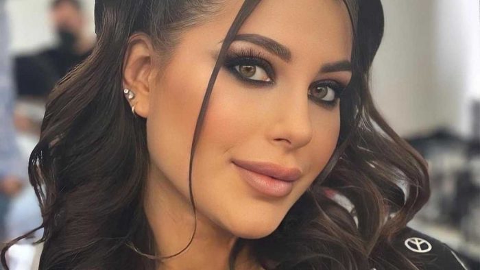 Marialaura De Vitis incanta in bikini: lo spacco è da urlo