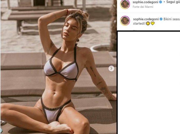 Sophie Codegoni in bikini è un sogno: slip sgambato, che décolleté