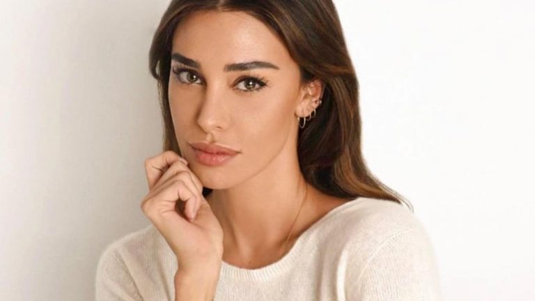 Belen Rodriguez, sensualità in bikini: focus sul lato B favoloso