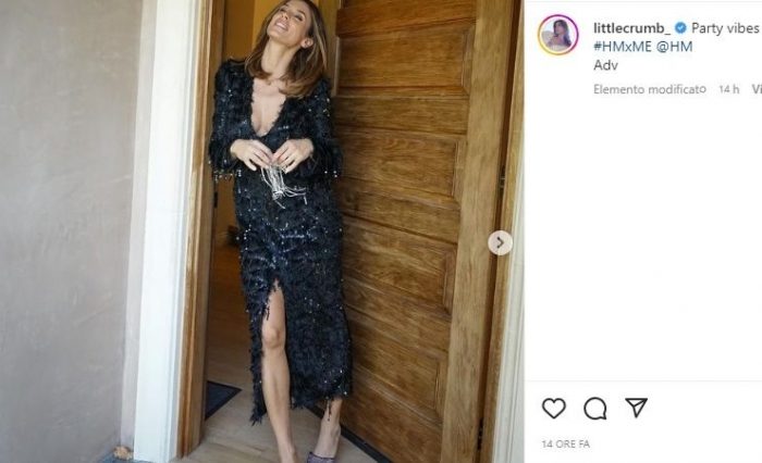 Elisabetta Canalis, scollatura da urlo e spacco vertiginoso: la posa incanta